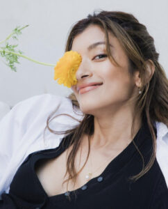 【画像60枚】ローラの胸が美しすぎる！最高レベルです | 芸能人の画像まとめサイト『aigazo(アイガゾ)』