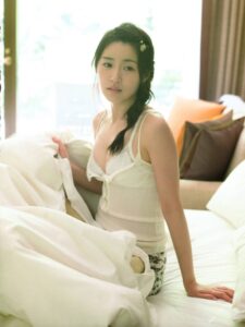 【画像40枚】高山一実の胸が美しすぎる！最高レベルです | 芸能人の画像まとめサイト『aigazo(アイガゾ)』