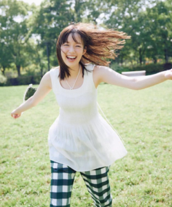 【画像77枚】佐藤栞里の胸が美しすぎる！最高レベルです | 芸能人の画像まとめサイト『aigazo(アイガゾ)』