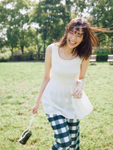 【画像77枚】佐藤栞里の胸が美しすぎる！最高レベルです | 芸能人の画像まとめサイト『aigazo(アイガゾ)』